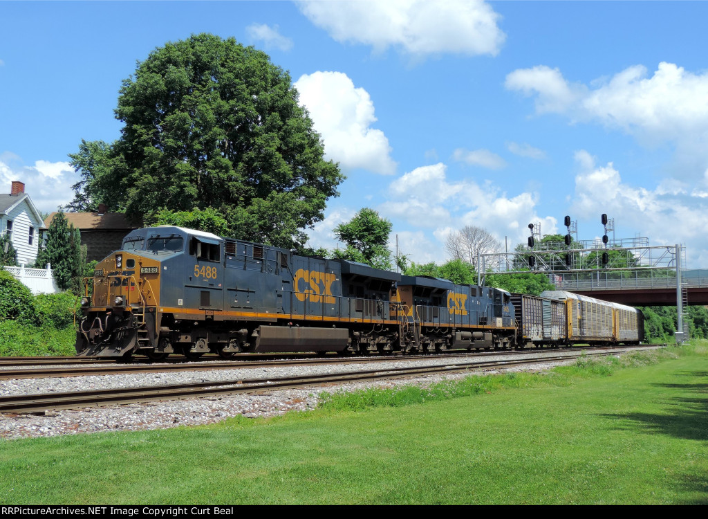 CSX 5488 and 5425